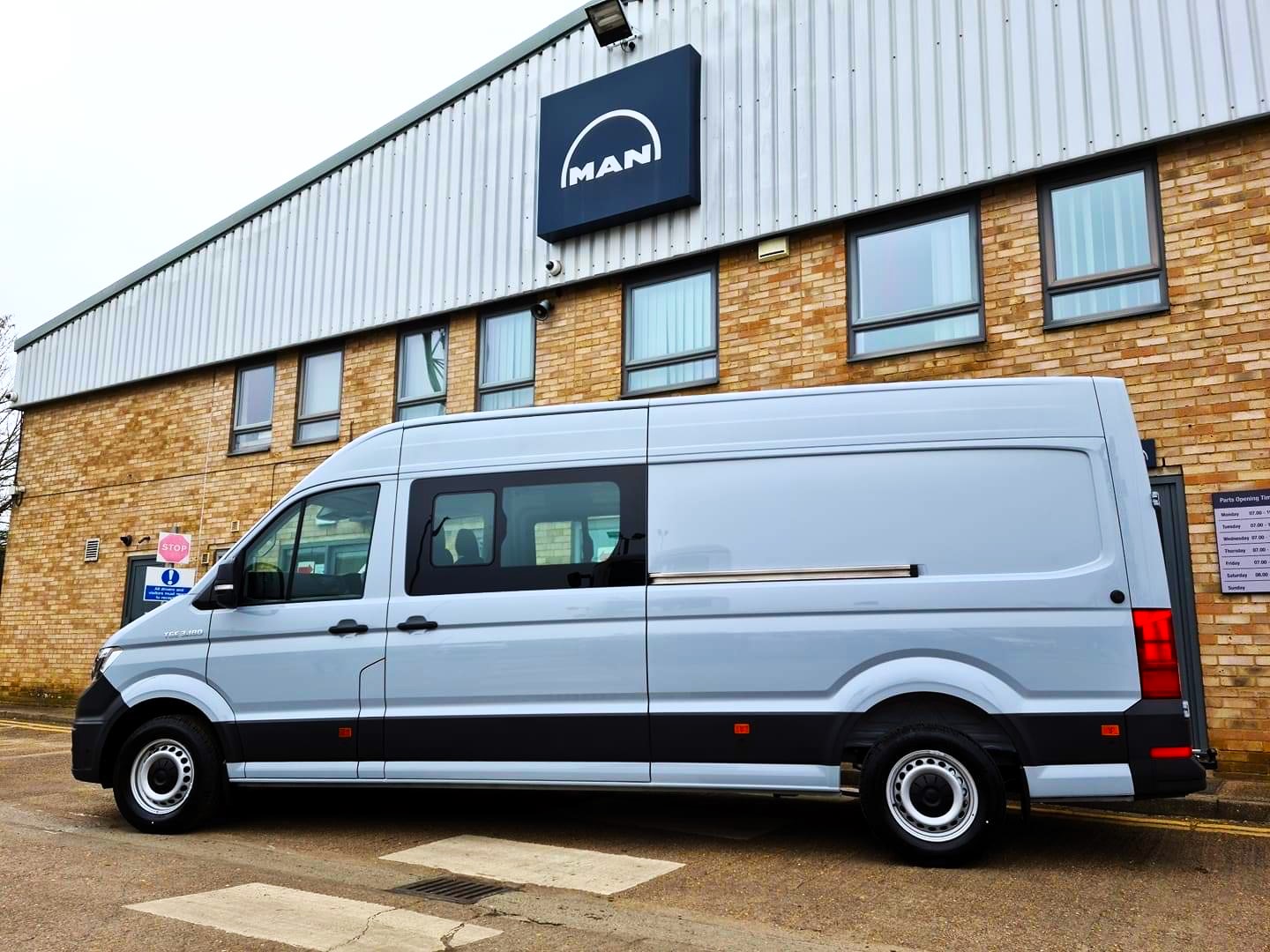 MAN TGE Panel Van – Lion XS 3.180 LWB (6.8M) High Roof 177PS 4x4 - TGE 8-gear automatic. - Trek RV